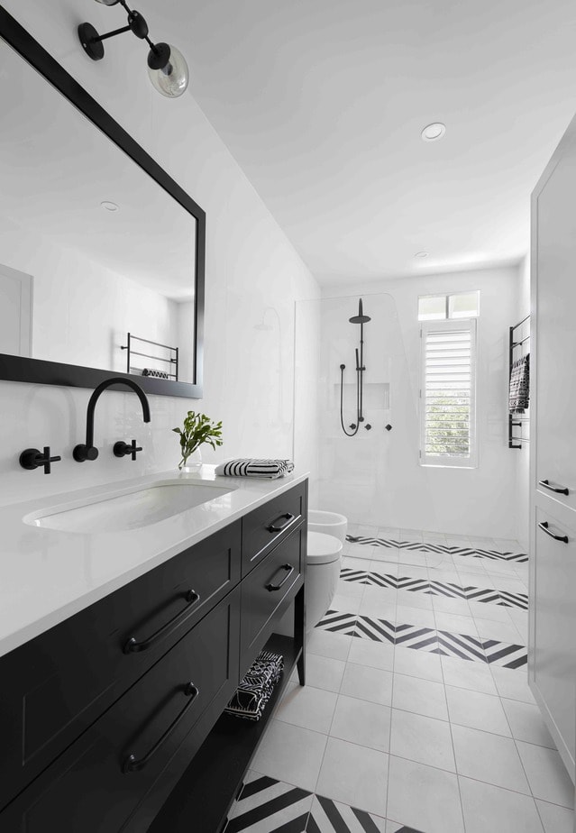 Who’s better – a builder or a bathroom pro? - Smarter Bathrooms
